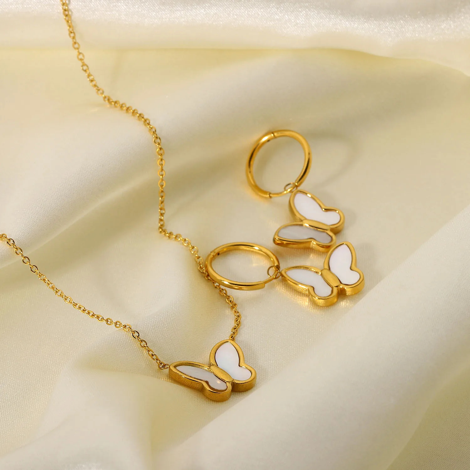 BUTTERFLY SPARK NECKLACE - Auria